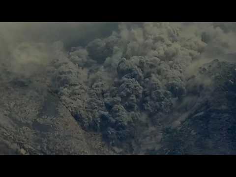 Apr 20, 2026: Violent Semeru Eruption Blasts Loose a Huge Rock That Tumbles Down the Volcano