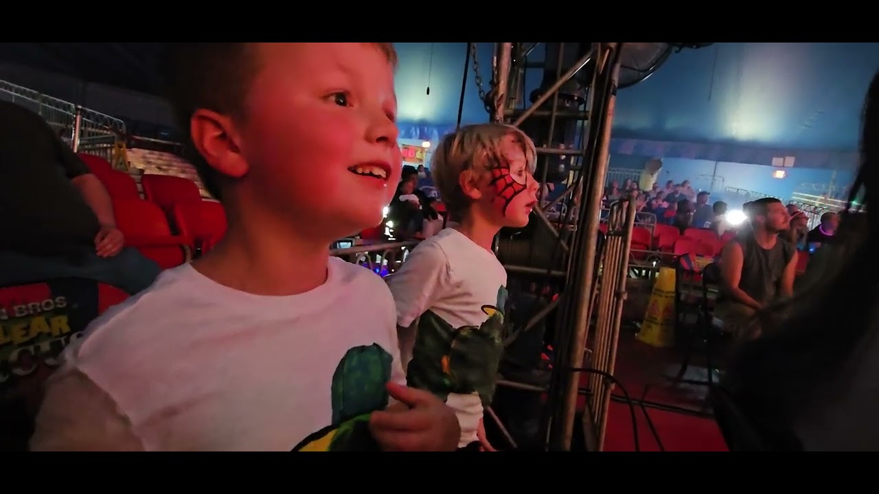 Asher and Logan at the circus 🎪 - YouTube