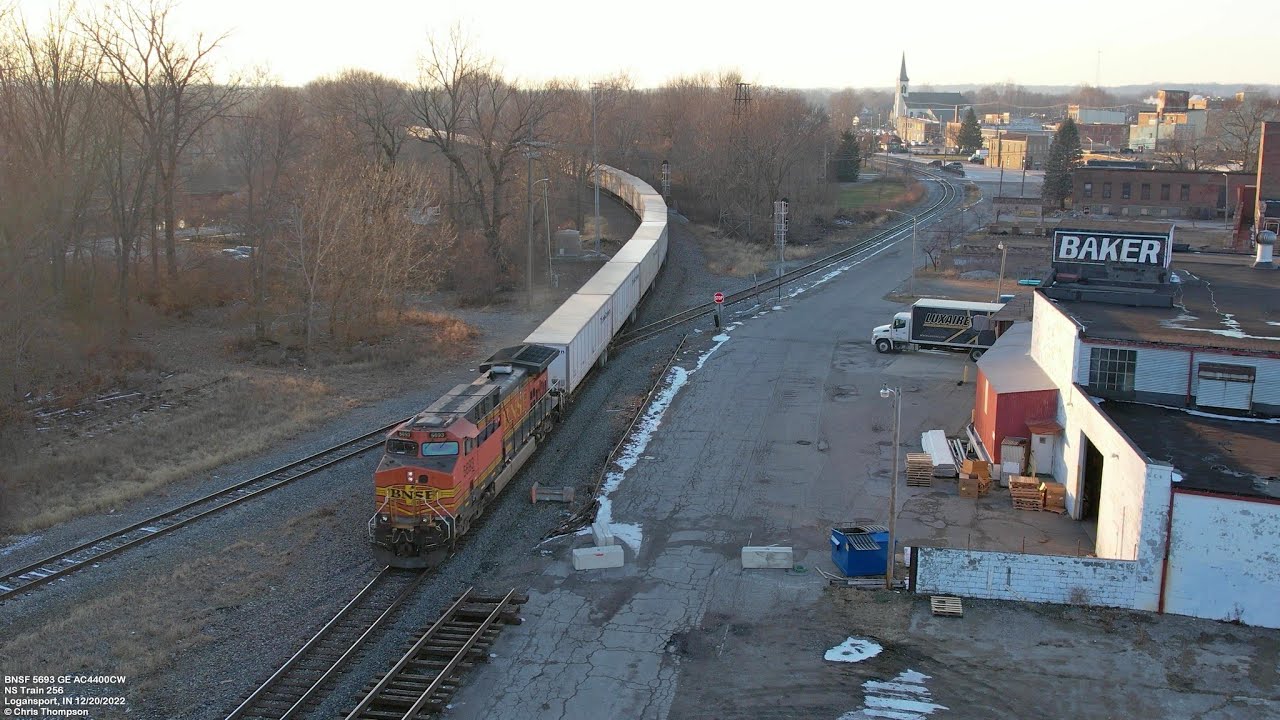 BNSF 5693 Logansport, IN 12/20/22 Train NS 256 Roadrailer - YouTube