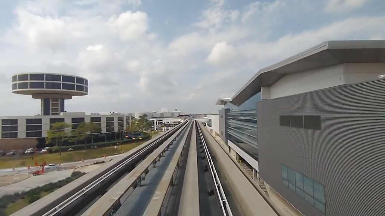 Houston airport, sky train terminals D to A - YouTube