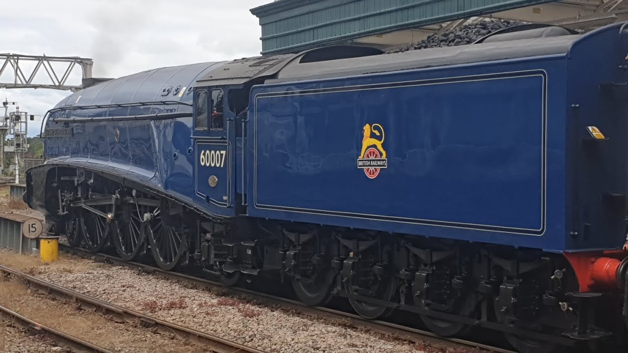 Sir Nigel Gresley '60007' Steaming around Shrewsbury. - YouTube