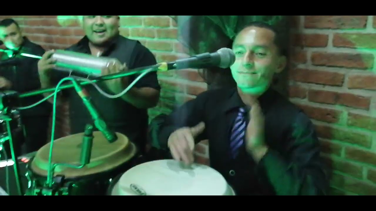 LLUVIA. Grupo regresiones (vivo) - YouTube