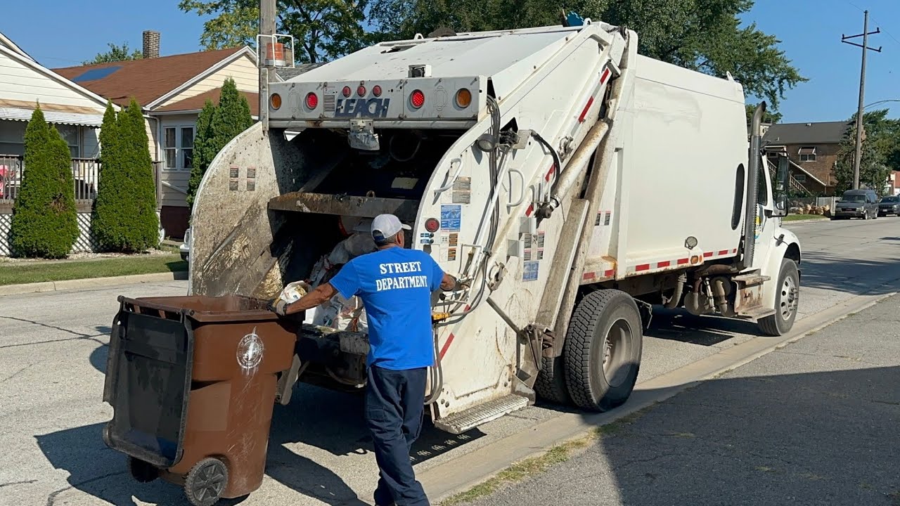 Small Freightliner M2 Leach Alpha Rear Loader Garbage Truck Packing ...