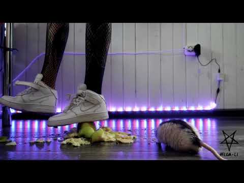 (Helga Li Reapload) Crushing Apples in nike Af1