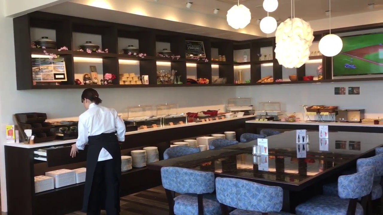 Traditional Japanese Buffet Breakfast in Kyoto - YouTube