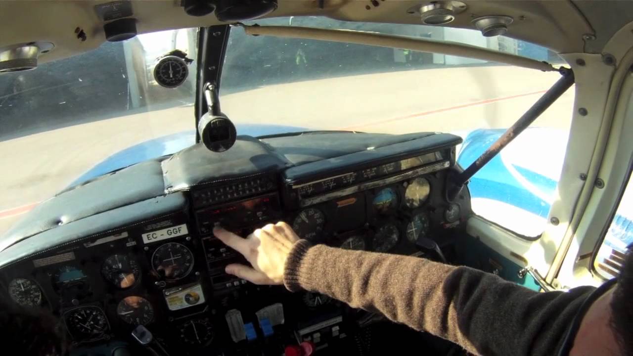 Starting Engines Piper Aztec E (EC-GGF) - YouTube