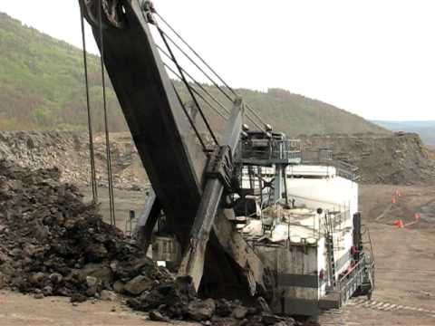 P&H 2800 loading a 789C - YouTube