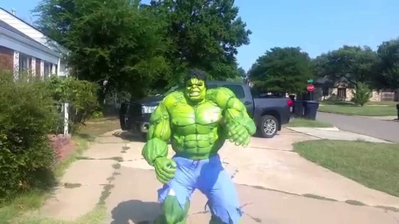INCREDIBLE HULK dancing? : Hulk getting his groove on! - YouTube