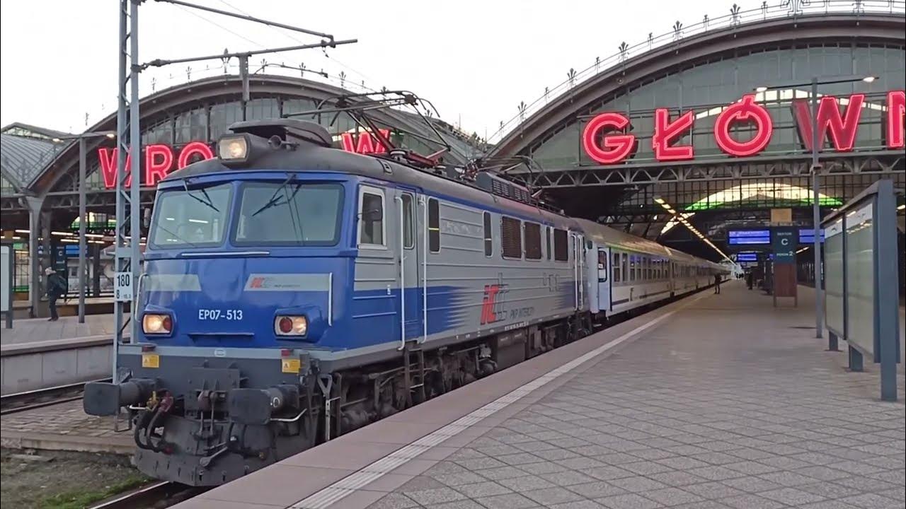 19.11.2022 Wrocław Główny - Lokomotywa EP07- 513 z TLK ORZESZKOWA - YouTube