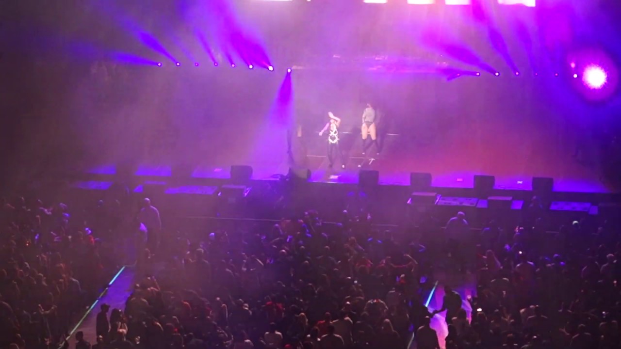 Ashanti - Foolish (Live) (HD) - YouTube