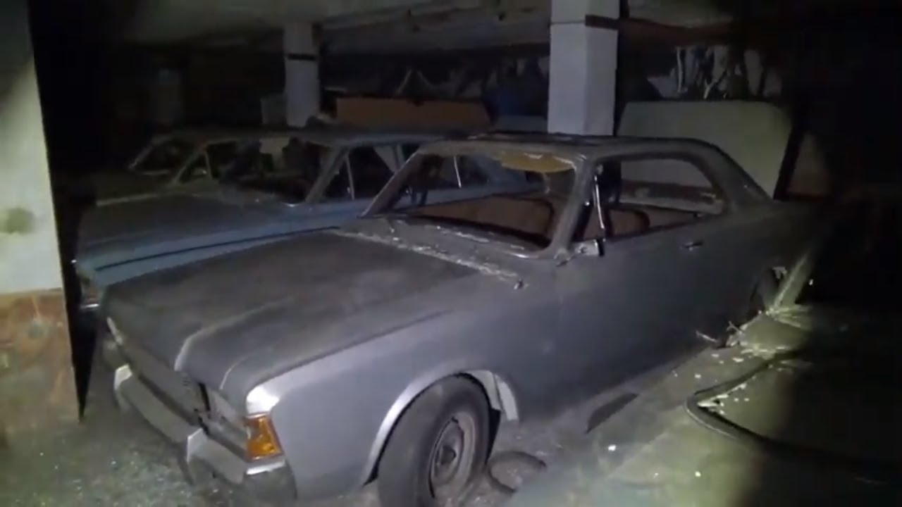 Exploring Abandoned Garage (Full Of Old Cars) - YouTube