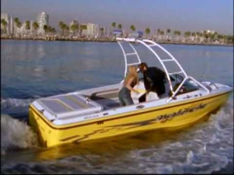 Cassie, the super spy (Natasha Henstridge) boat fight