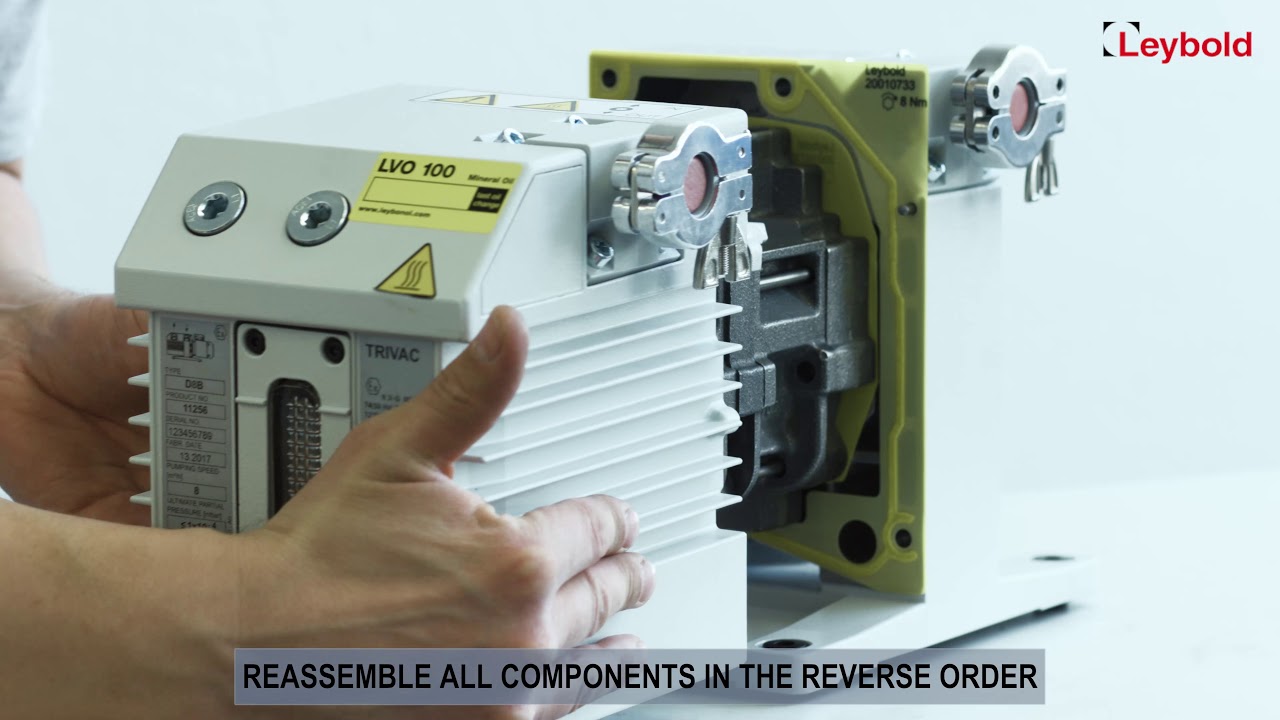 Removing and fitting of the internal demister of the Leybold TRIVAC D 8 ...