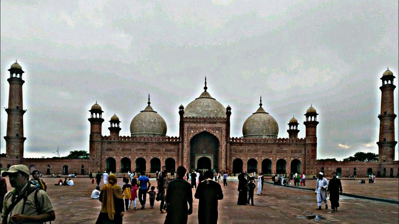 Visit to BADSHAHI MOSQUE & LAHORE MUSEUM | Fari Mirza - YouTube