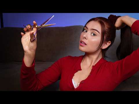 Re PAPASITO | Tu compañera de cuarto te hace corte y masaje  | ASMR