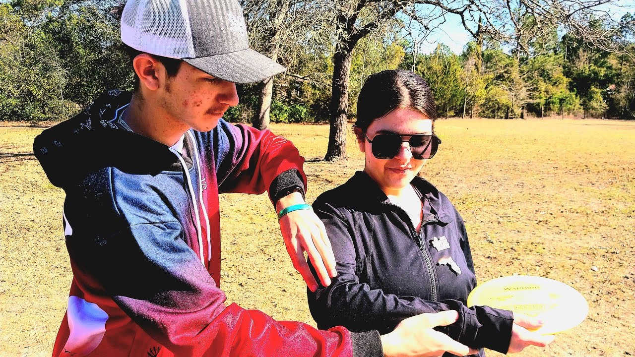 Episode 3 - Beginners Guide to Disc Golf - Backhand Disc Golf Form ...