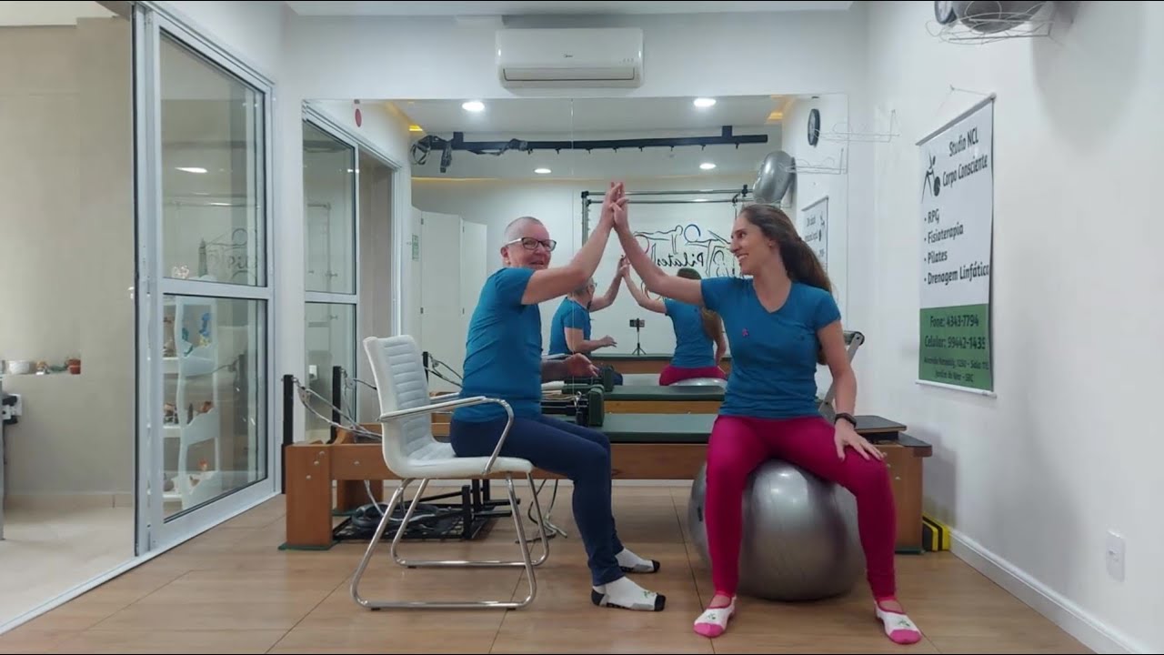 Exercícios pós mastectomia com a cadeira ou bola - YouTube