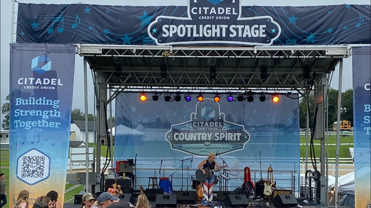 Devon Beck performing at 2021 Country Spirit USA festival - YouTube