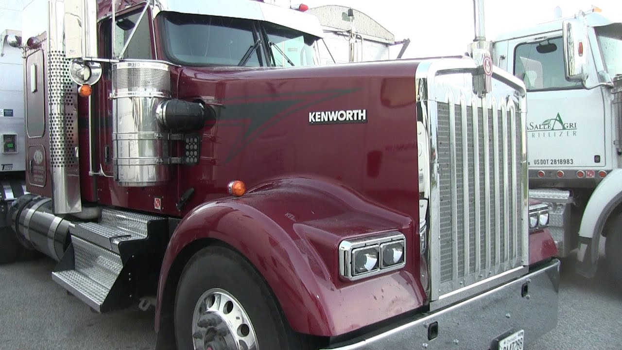 Red Kenworth W900 At Sarnia Ontario Truck Stop - YouTube