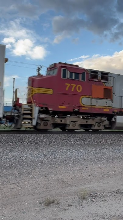 “The 700 Series BNSF Warbonnet On H-DENAMS1-15A!!! - YouTube