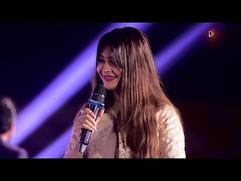 Aisi Deewangi Dekhi Nahi Kahi | Live Singing Rooqma Ray
