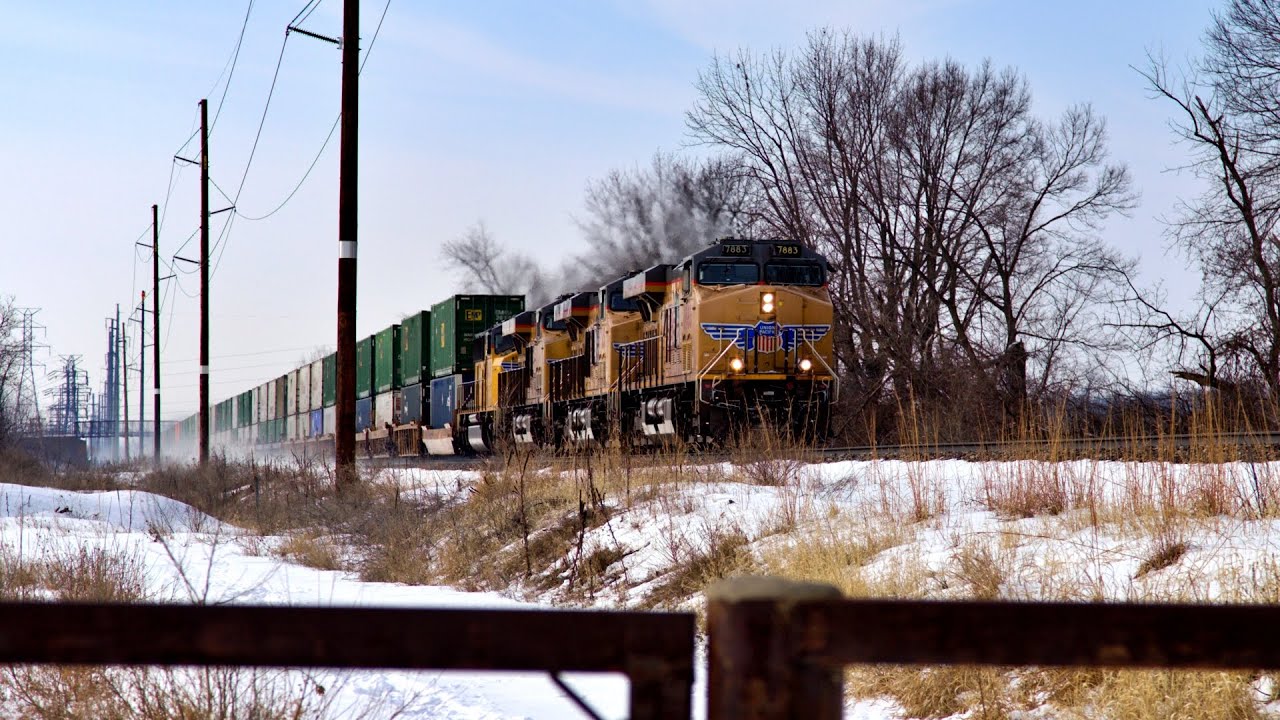 Cedar Rapids, IA - Westbound UP 7883 and Eastbound UP 2733 # ...