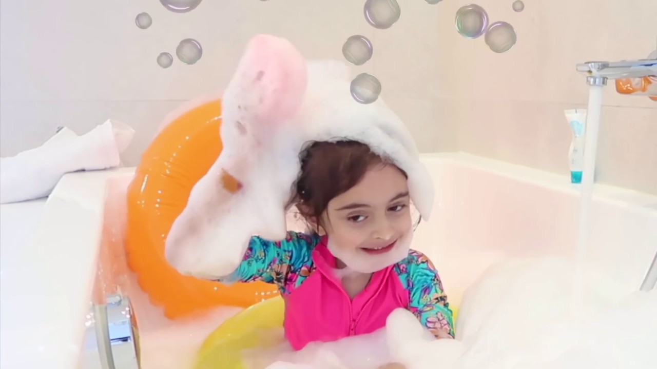 Emily Washing the crocodile-Compilation - YouTube