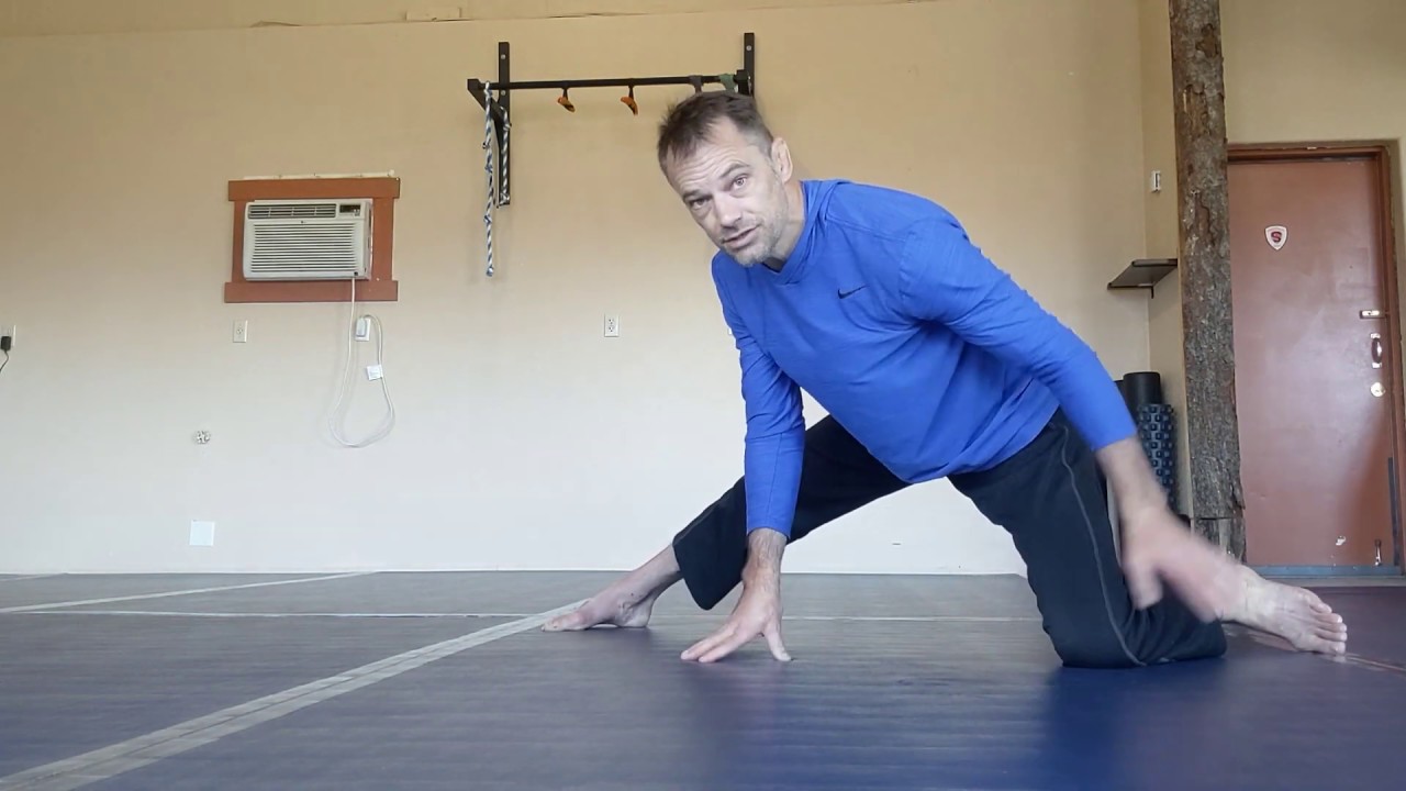 Frog Stretch For Better Hip Mobility, Less Back Pain From Mountain ...