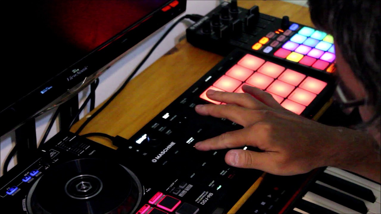 DJ Alejandro Risso - Maschine Mikro MK3 Performance - YouTube