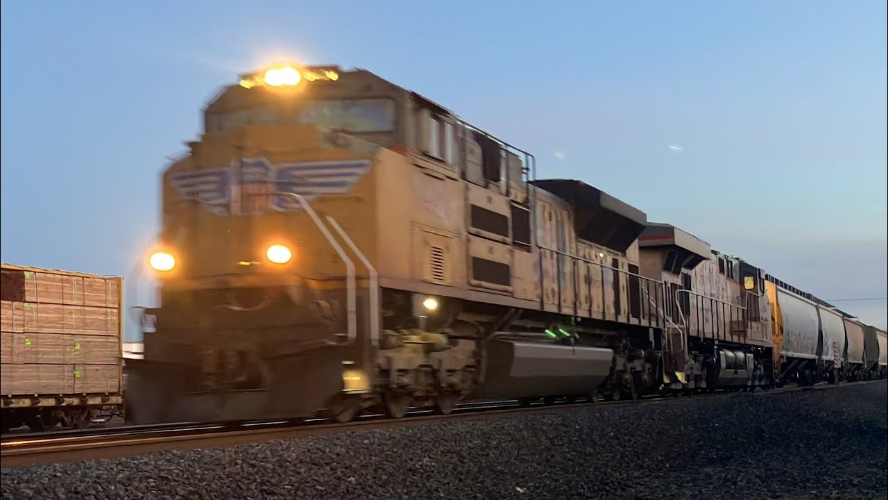 UP Grain Train At Sacramento - YouTube