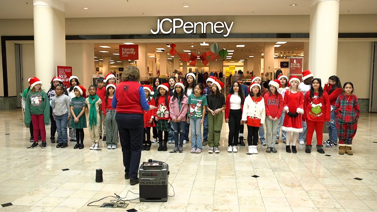 Boevers Boppin' Bobcats Choir Performs for Holiday Shoppers at Woodland ...