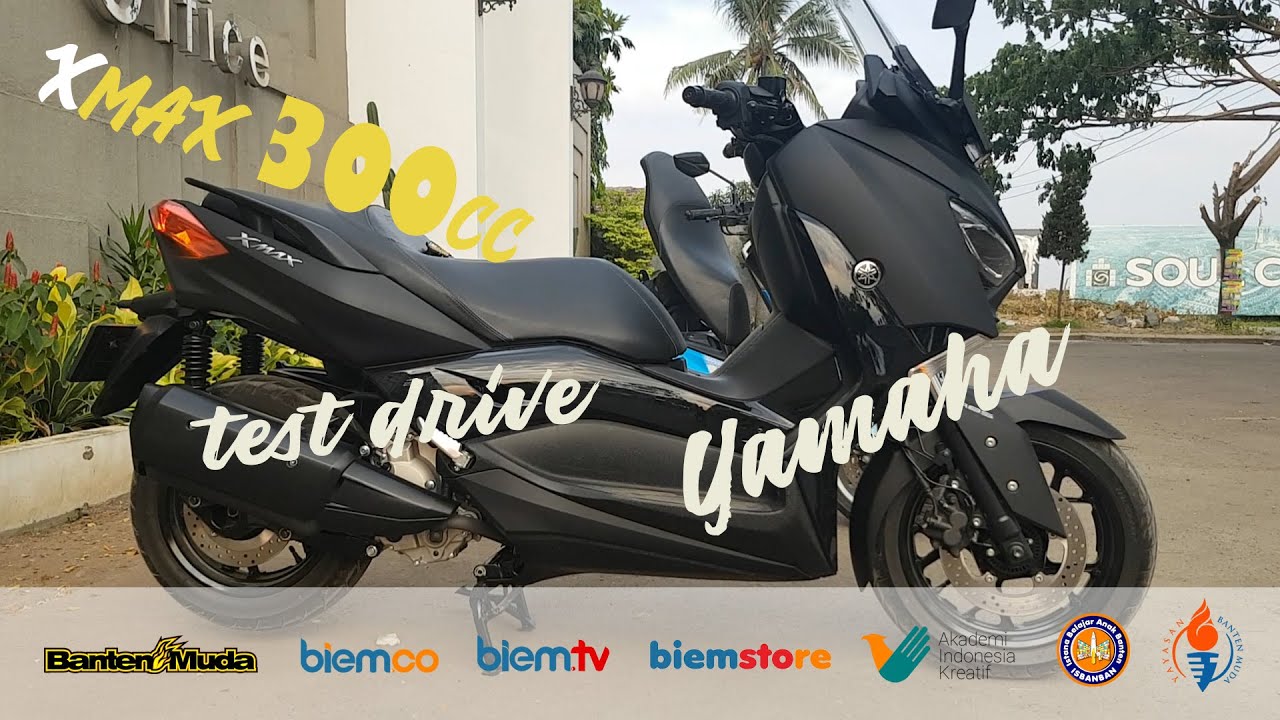 YAMAHA X MAX 300 cc - YouTube
