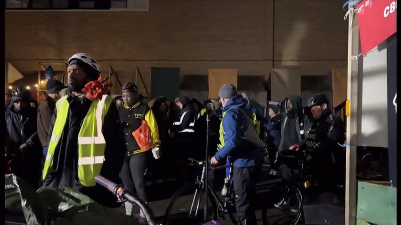 Cycle group volunteer to help with aid to the homeless in London (UK ...