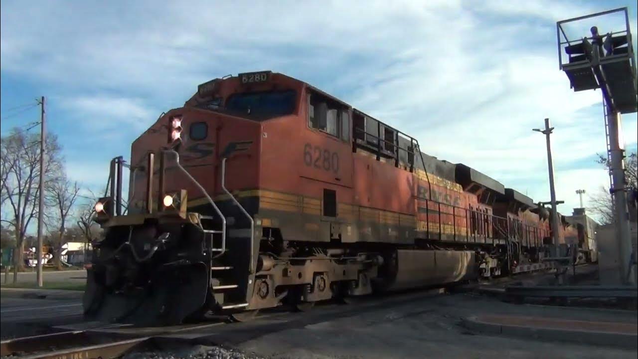 BNSF #6280 Leads EB Stacktrain. Olathe, KS 11/23/24 - YouTube