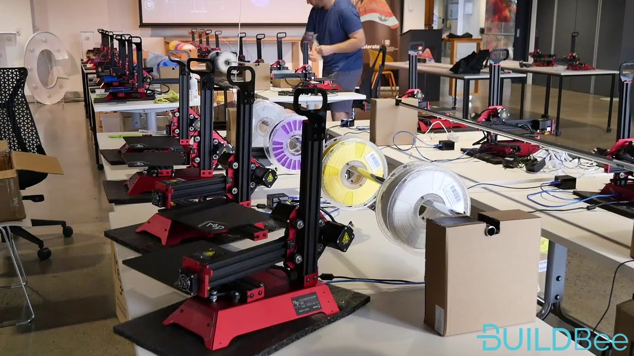 Setting up a print farm (timelapse) - BuildBee + Me3D - YouTube