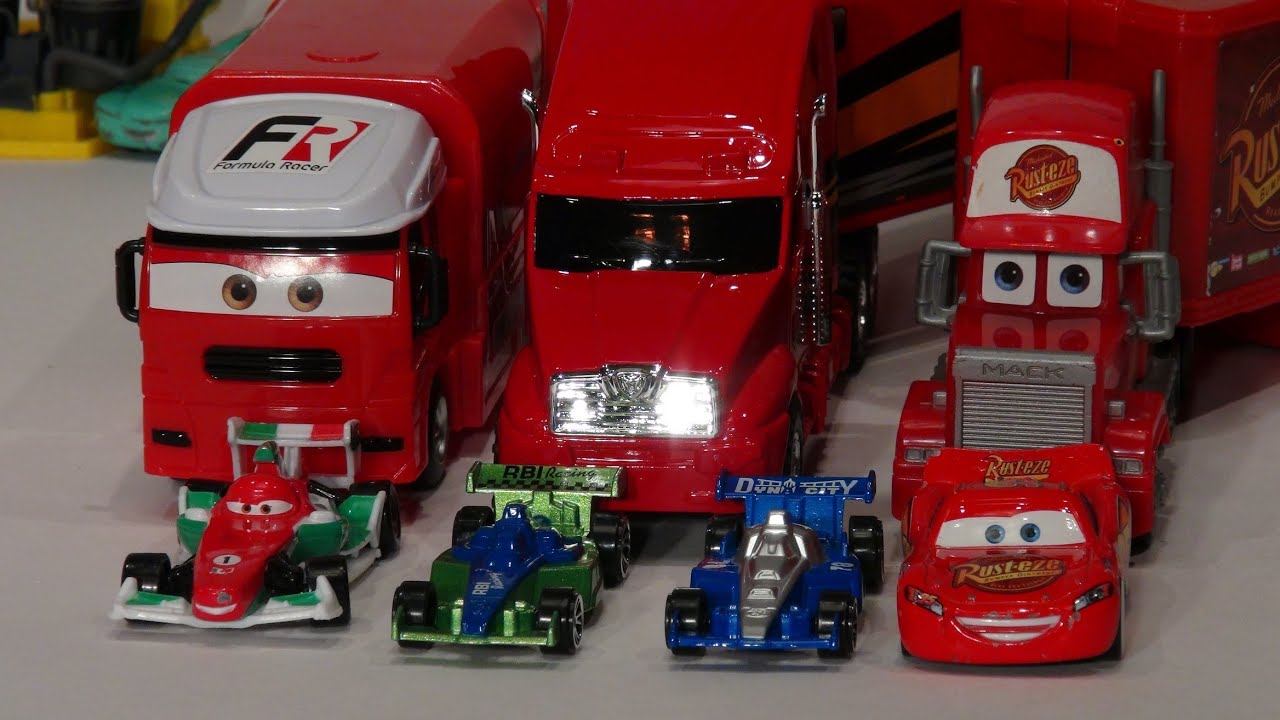MotorMax Racing Team Hauler with Pixar Cars Lightning McQueen and Mack ...