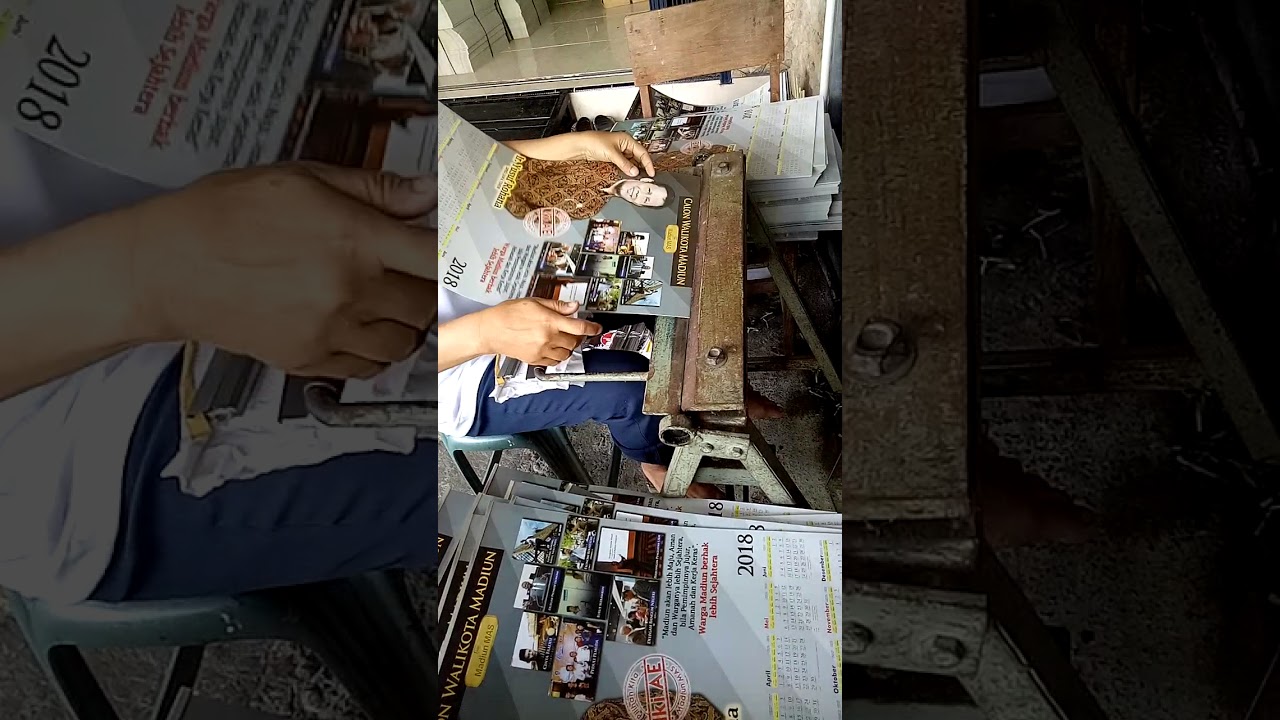 Cara Klem kalender dinding dengan alat seadanya. - YouTube