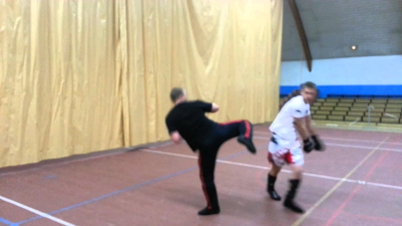 Coup de pied tournant - YouTube