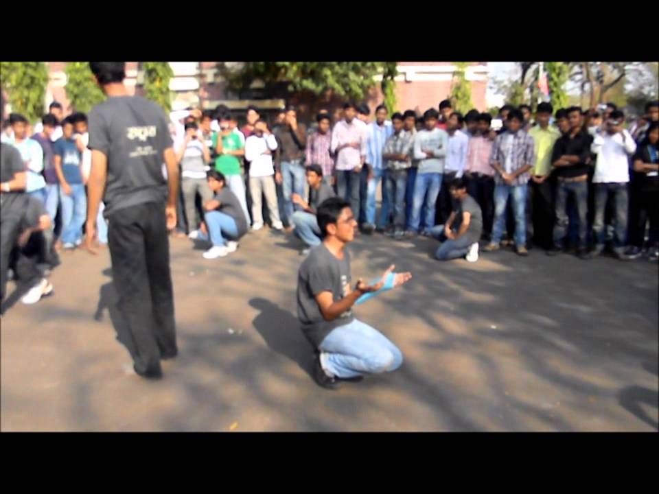 Street Play by RASHTRAAY in Maffick'11_ MANIT Bhopal (Part 1) - YouTube