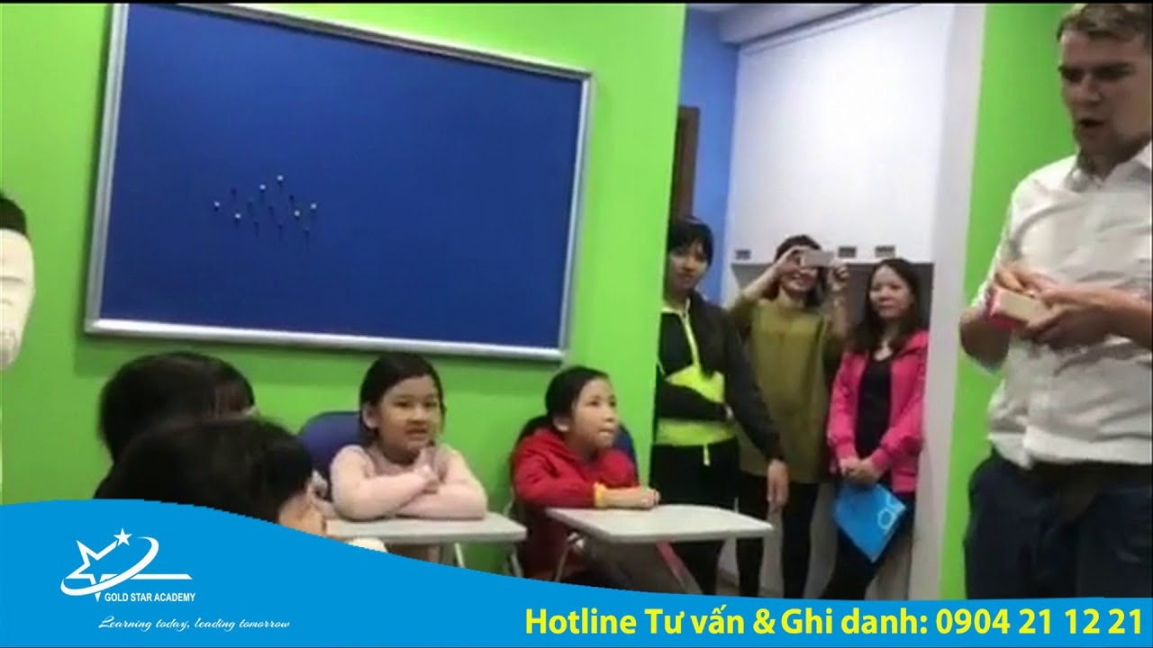 Lớp học Tiếng anh Happy Kids với thầy Thomas Conneely - YouTube
