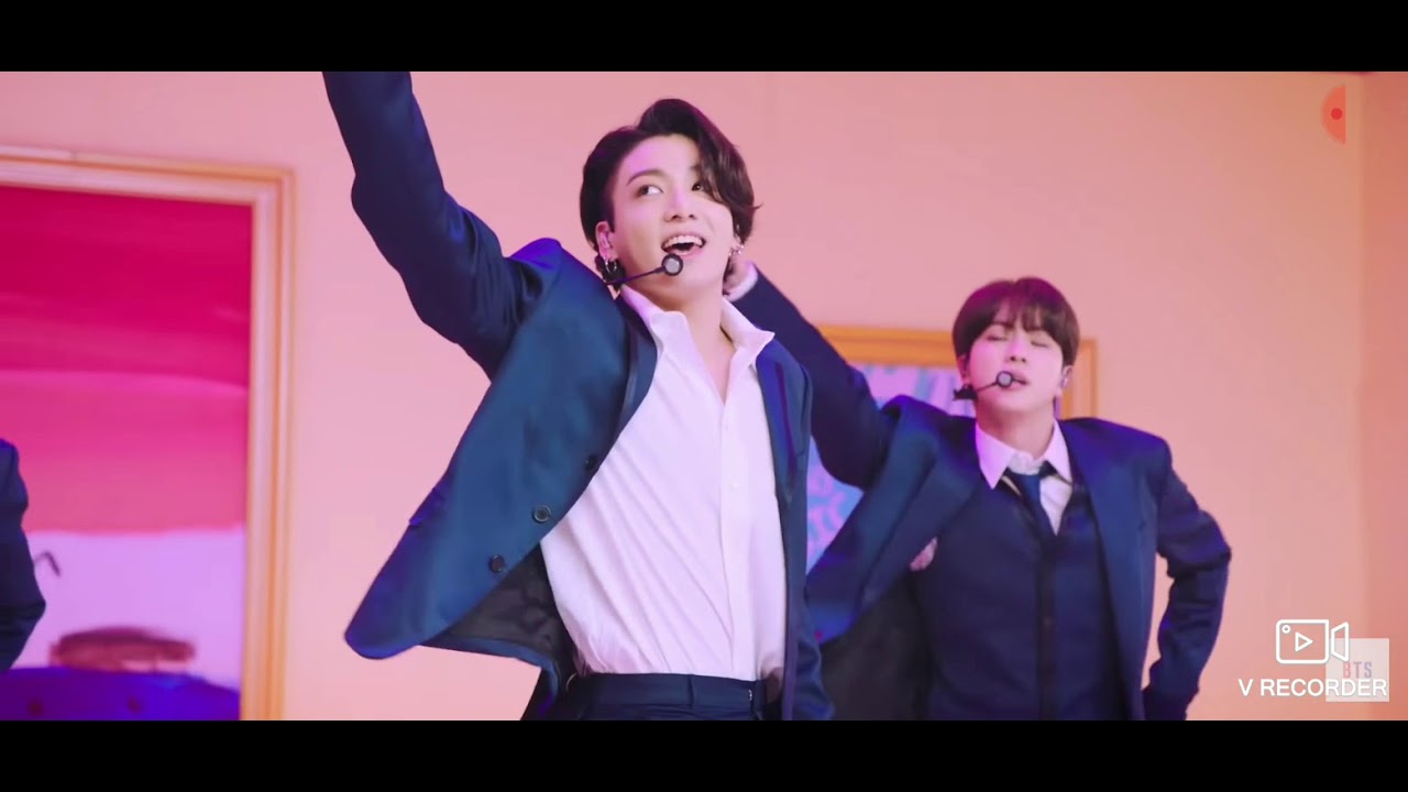 BTS (Dynamite Performance) - YouTube