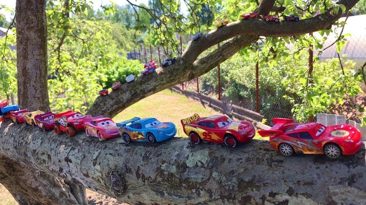 Disney Pixar Cars Fall Into The Water Lightning McQueen Toys - YouTube