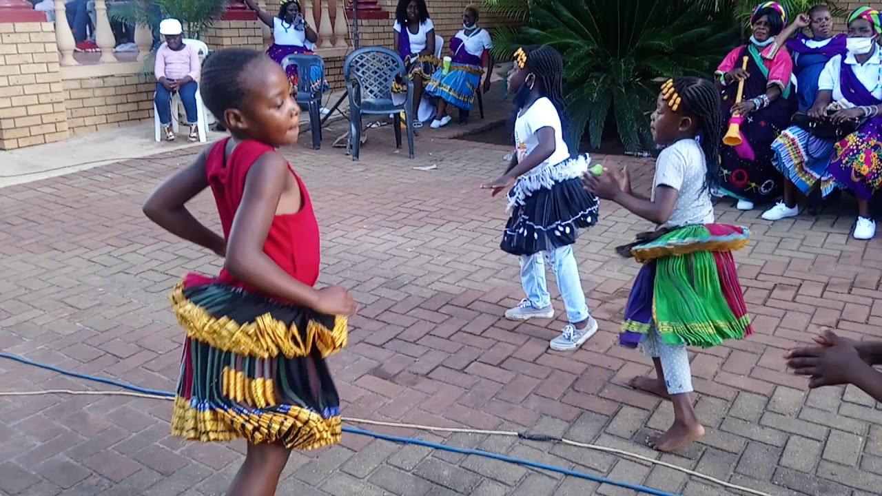 Zelda Hani Mazive Dancing with Xibelani @Bevhula - YouTube