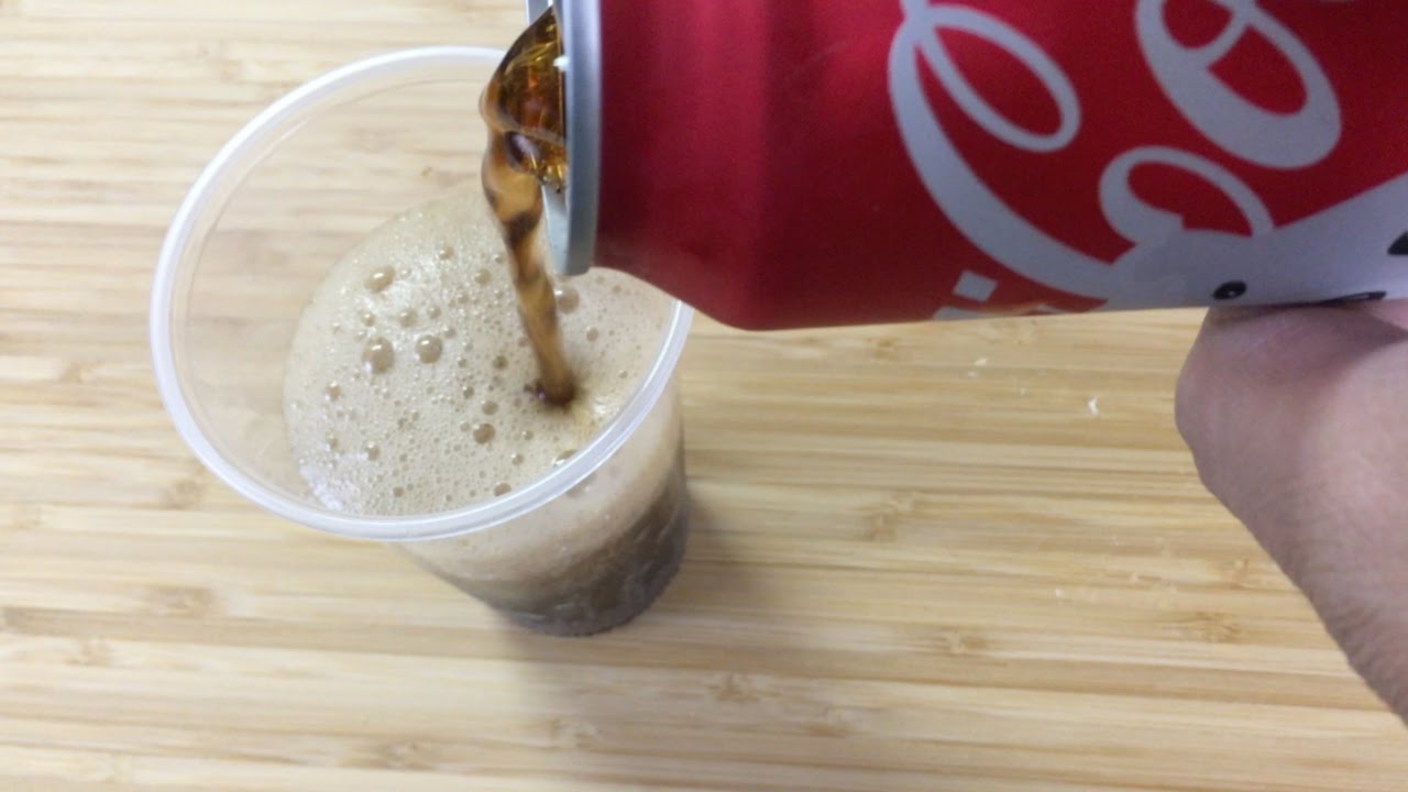 Pouring Coke in reverse [REVERSE VIDEO] | Squeezing Different Bottles ...