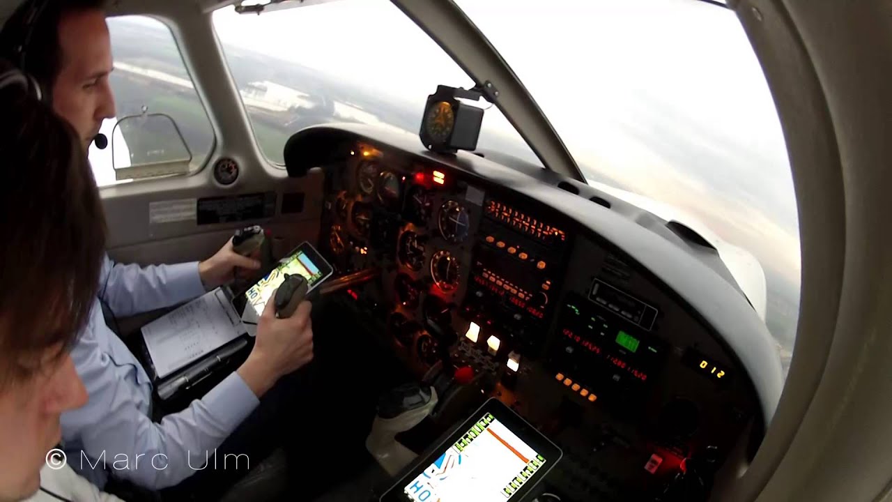 Piper Archer 28 Cockpit Sunset Donauwörth to Augsburg - YouTube