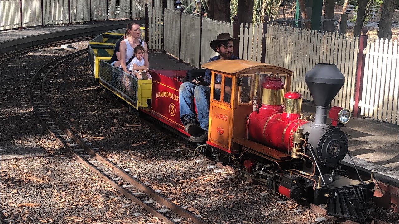 Diamond valley miniature railway twilight railway. - YouTube