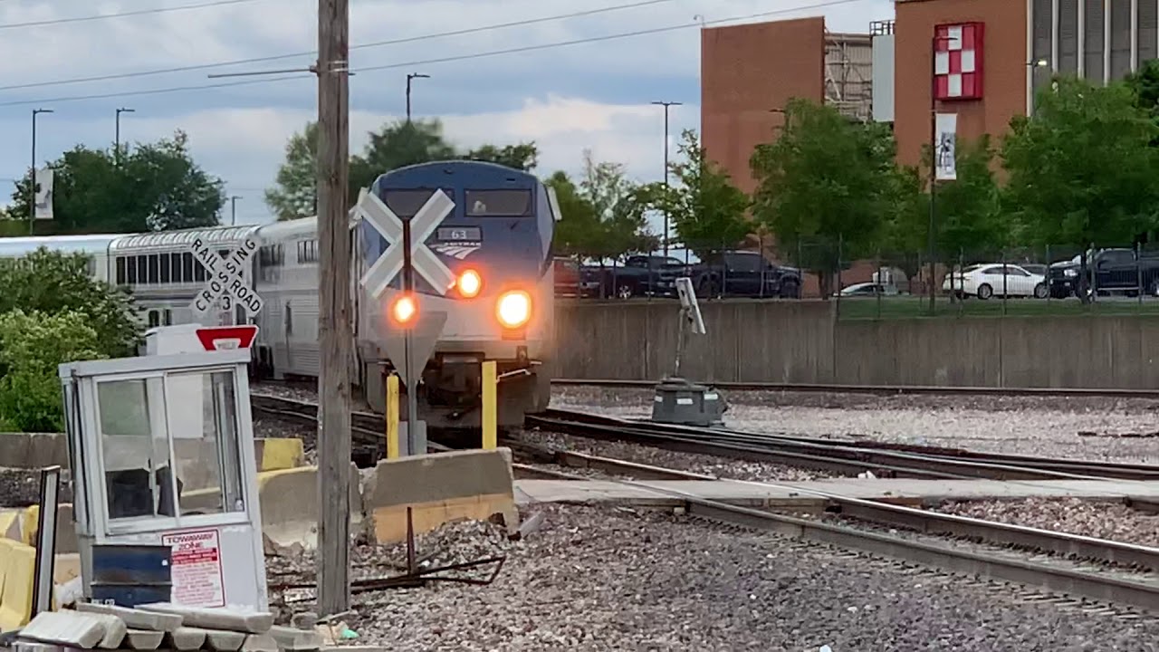 Amtrak #21 the SB Texas Eagle arriving in St. Louis MO with an F40 ...