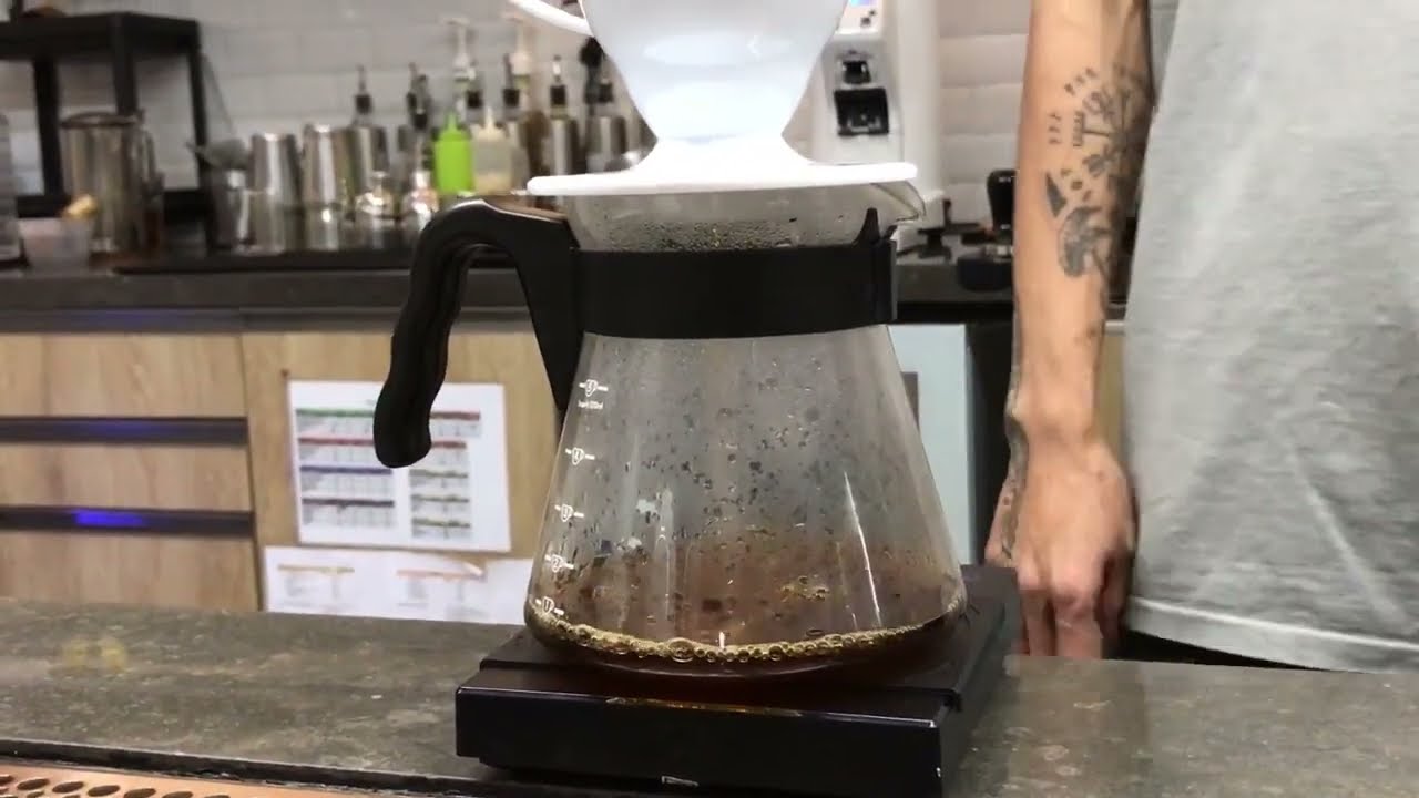 Mengenali Perbedaan Metode Pembuatan V60 dan Japanese Iced Coffee - YouTube