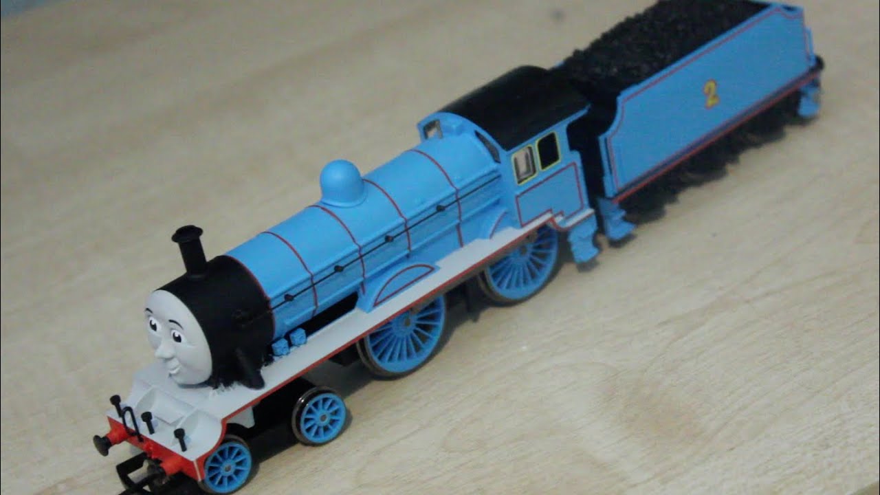 HD Thomas the Tank Engine R9289 Hornby Edward Review and Run - YouTube