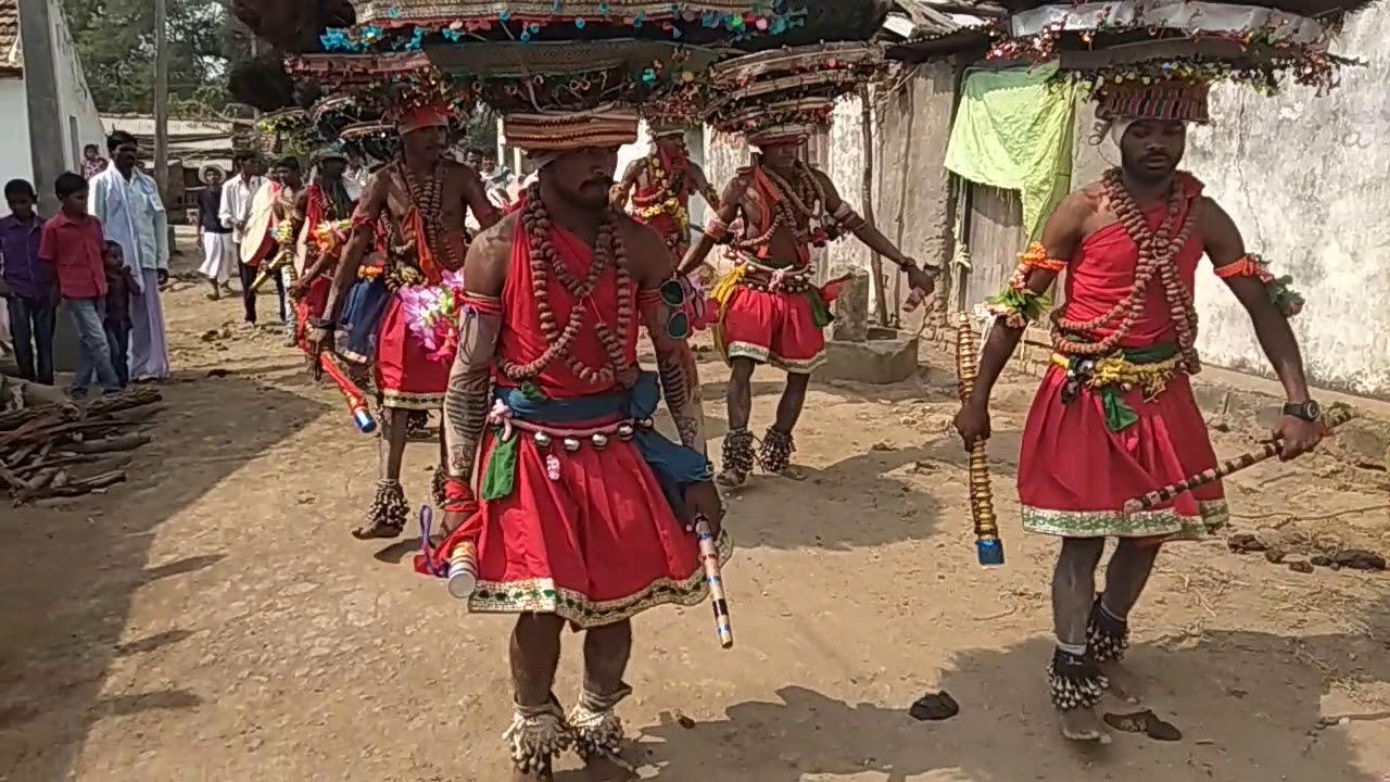 adivasi youth chintalsangvi gusadi dance - YouTube
